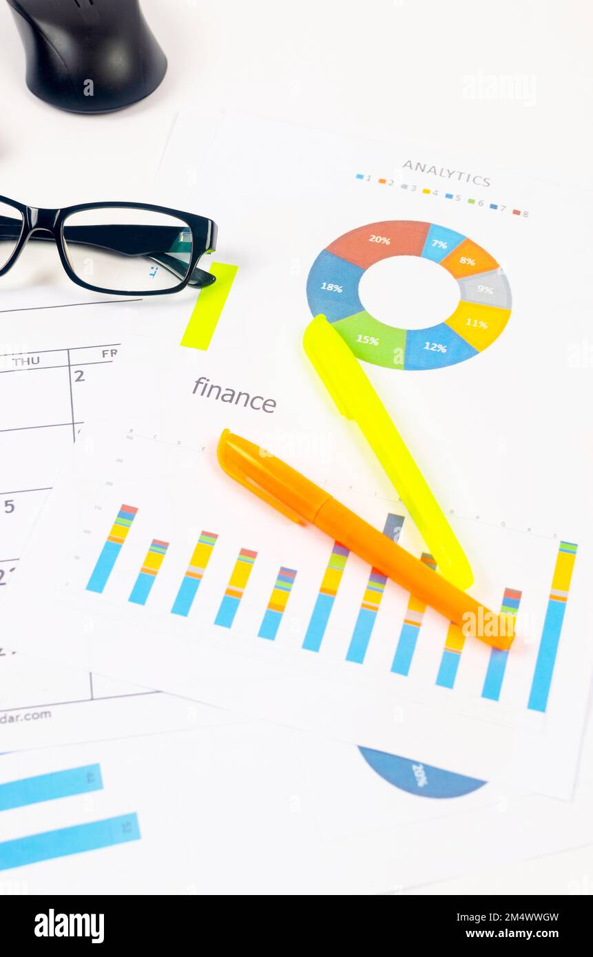 Business background. Financial analysis, accounting, statistics ...