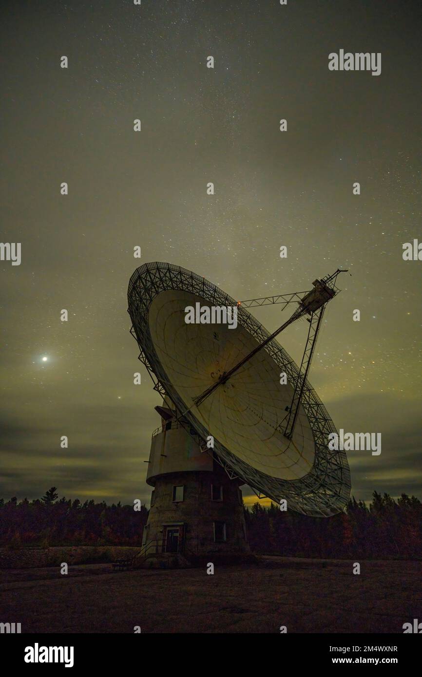 Algonquin Radio Observatory at night, Algonquin Provincial Park ...