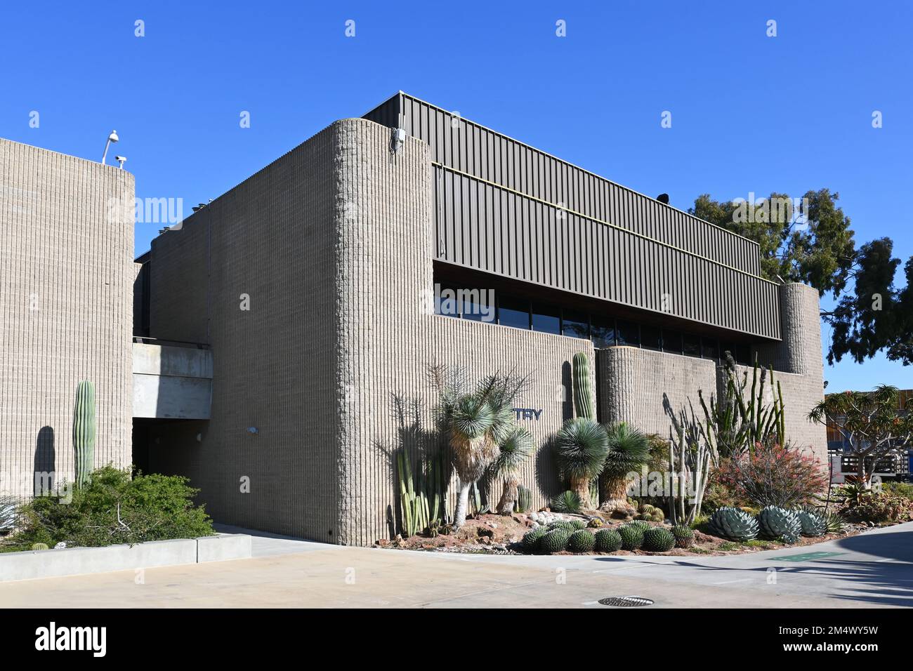 COSTA MESA, CALIFORNIA - 19 DEC 2022: The Chemistry Building on the ...