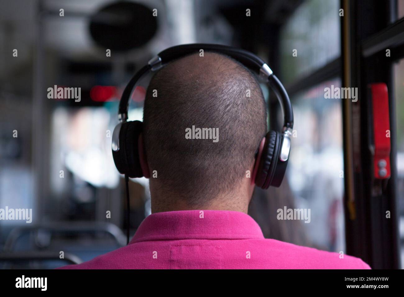 Listen music bus hi-res stock photography and images - Alamy
