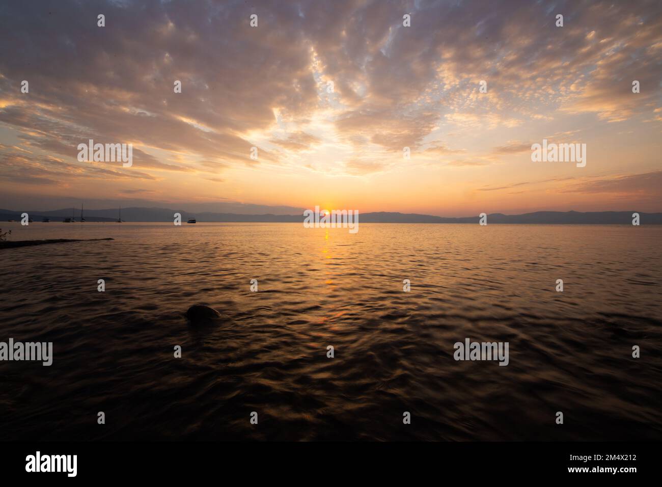 Sunrise landscape along Lake Tahoe during a beautiful morning - Sunrise ...