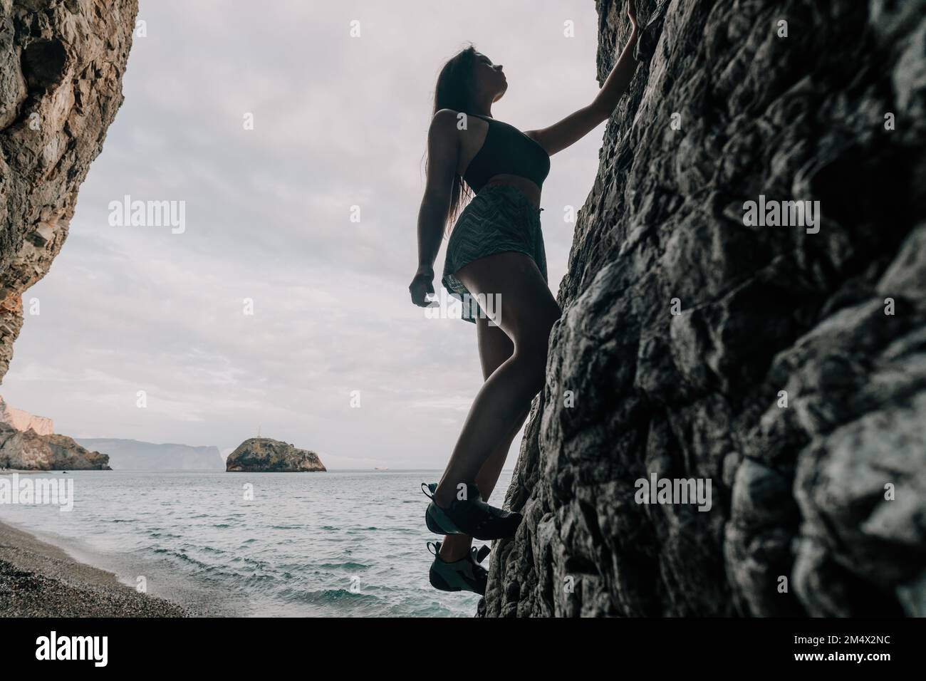 Sports Woman Climbing The Rock. Young woman With slim fit body c Stock ...