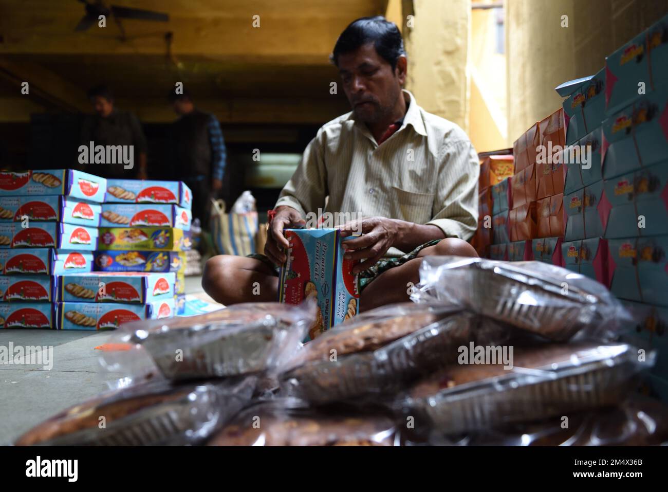 Non Exclusive: Kolkata, India – Dec 23, 2022: A worker is seen packing ...