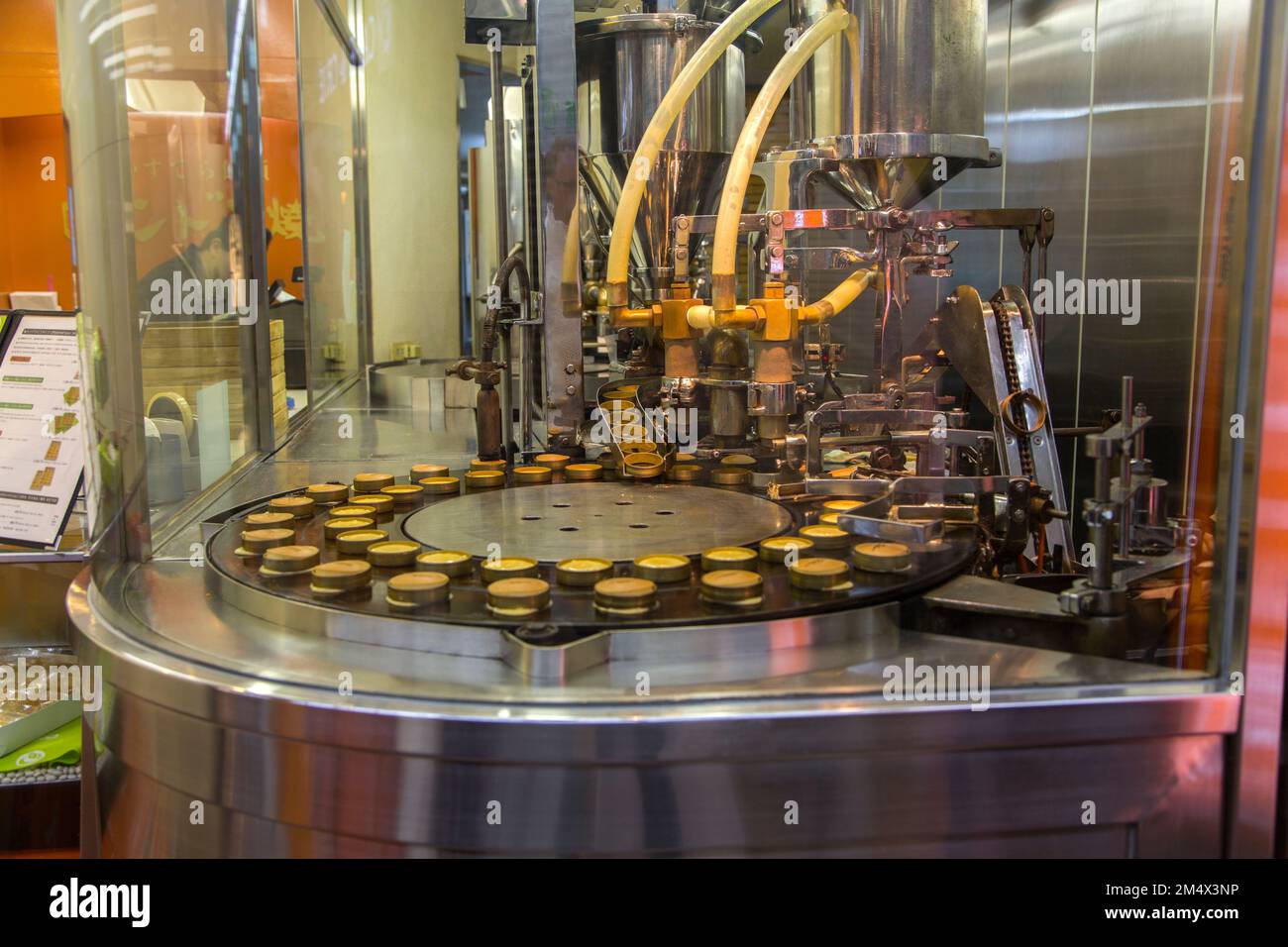 Cake machine hi-res stock photography and images - Alamy