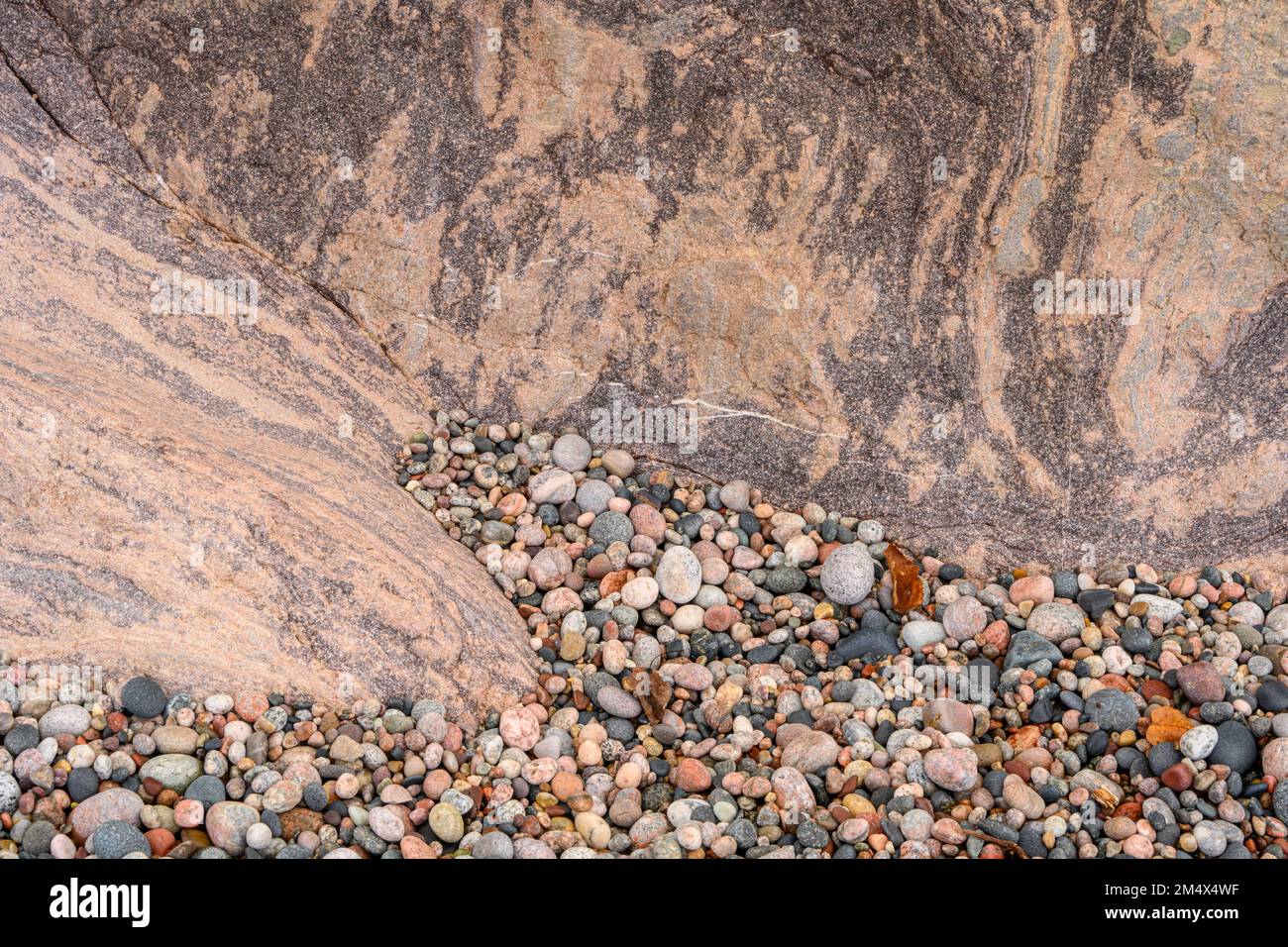 Wave polished cobblestones hi-res stock photography and images - Alamy