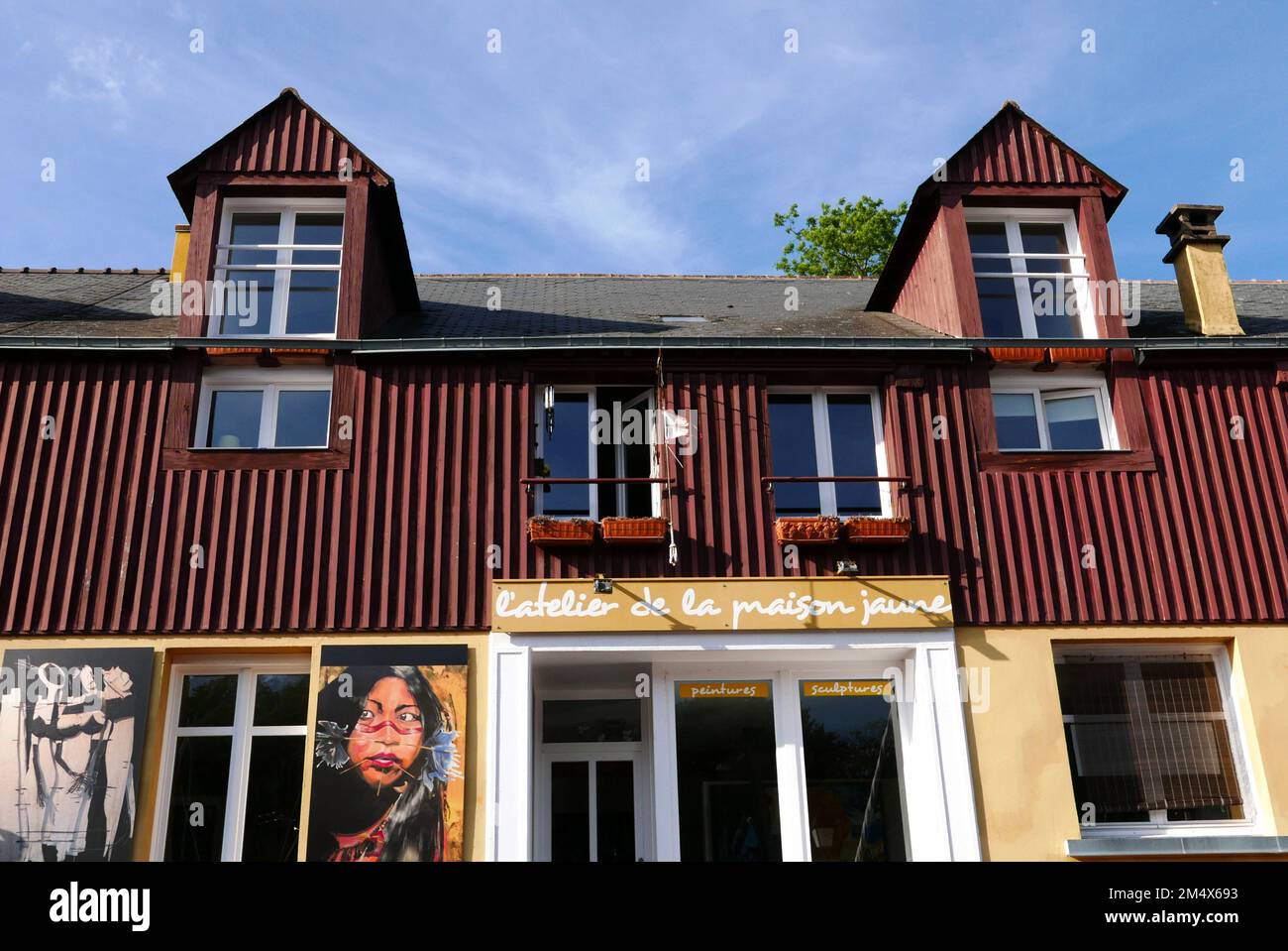 Ateier de la maison jaune hi-res stock photography and images - Alamy