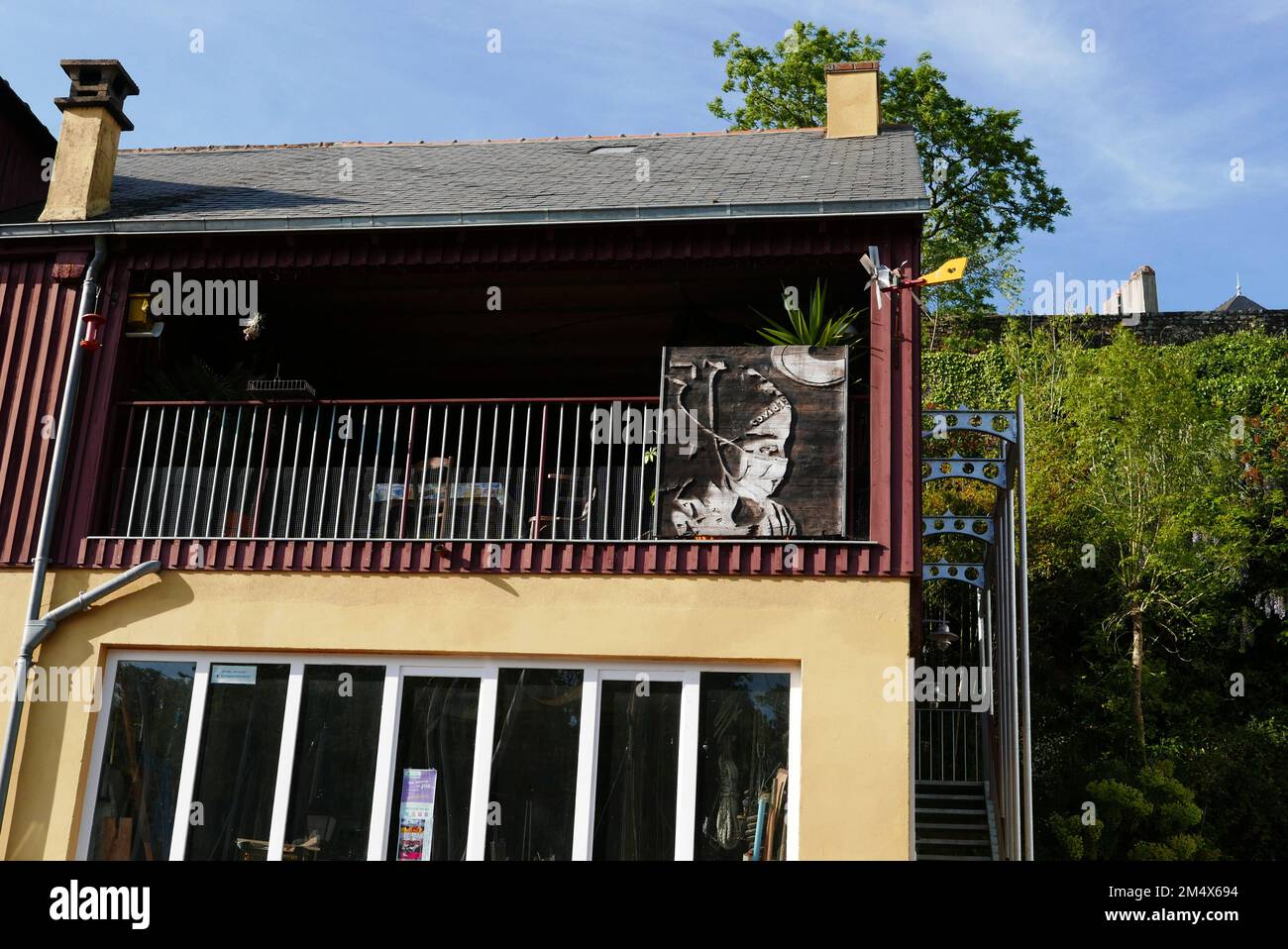 Ateier de la maison jaune hi-res stock photography and images - Alamy