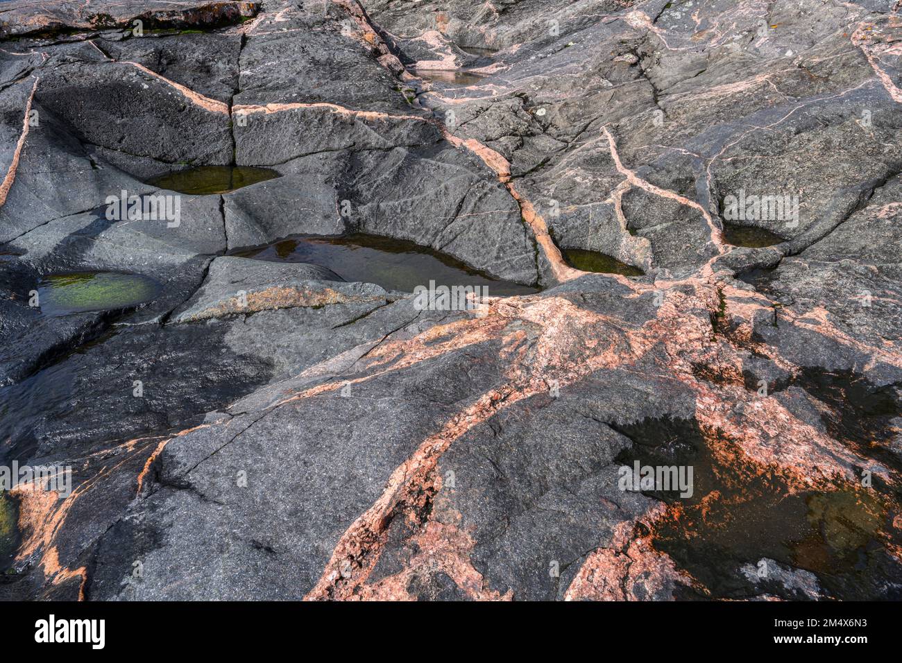 Igneous dykes in Lake Superior rock outcrops, Lake Superior Provincial ...