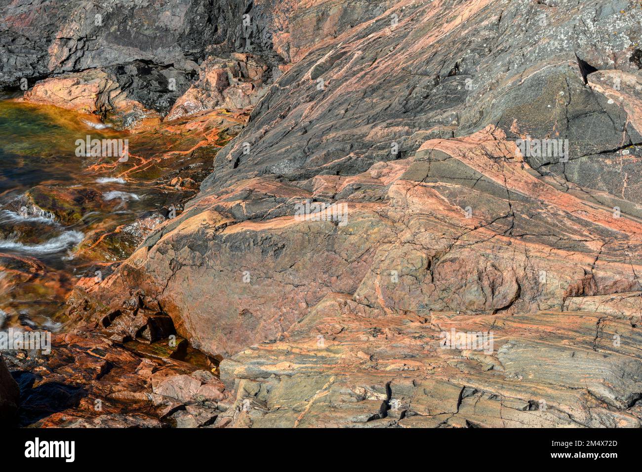 Lake Superior shoreline rocks, Lake Superior Provincial Park, Coldwater ...