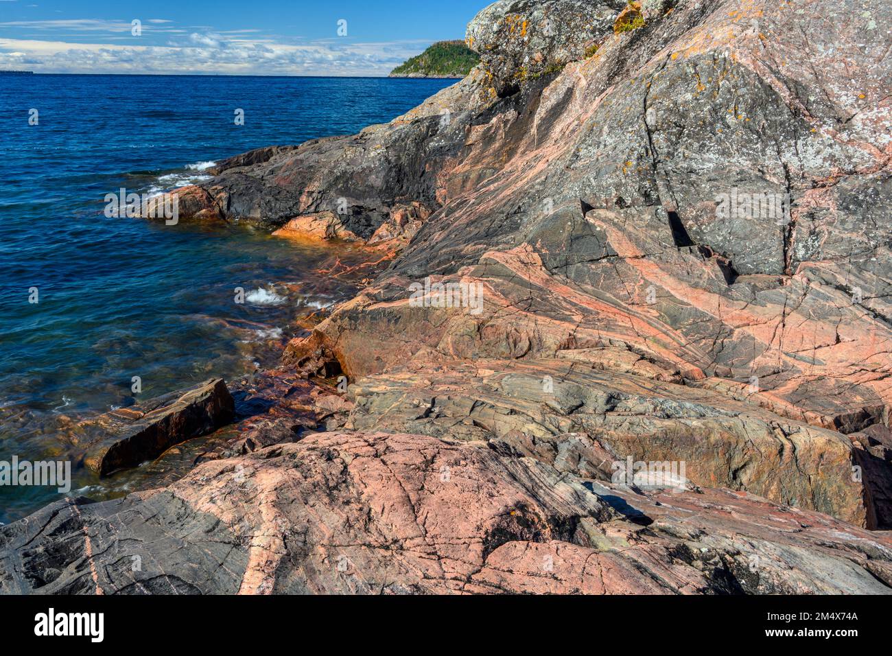 Lake Superior shoreline rocks, Lake Superior Provincial Park, Coldwater ...