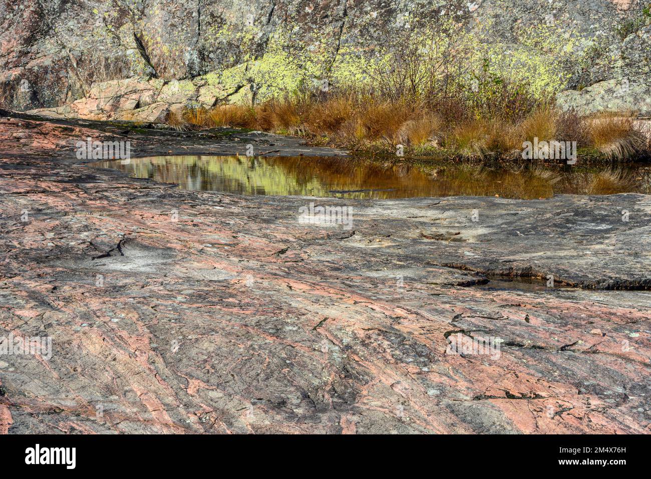 Lake Superior shoreline rocks, Lake Superior Provincial Park, Coldwater ...