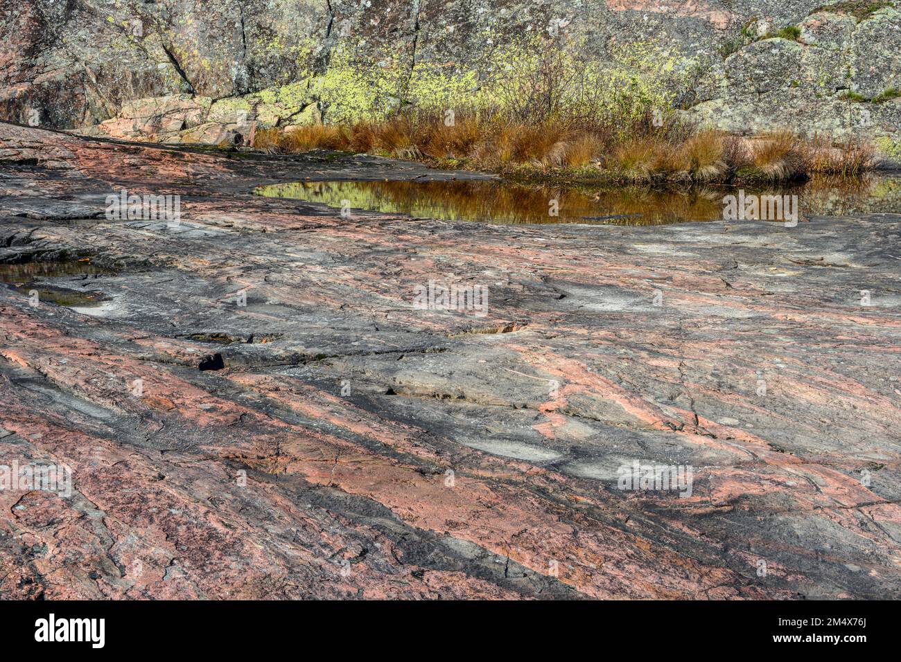 Lake Superior shoreline rocks, Lake Superior Provincial Park, Coldwater ...