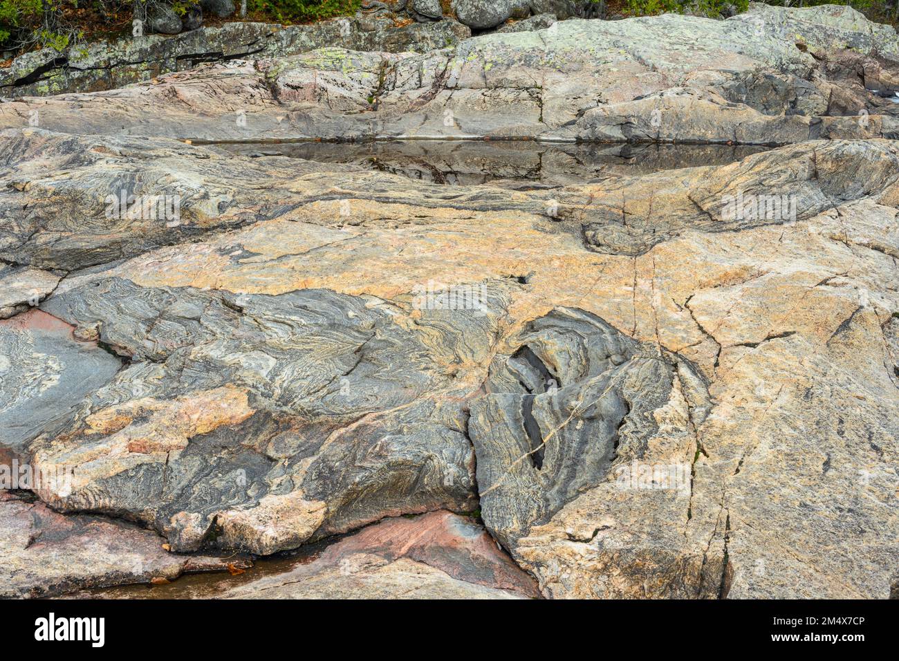 Lake Superior shoreline rocks, Lake Superior Provincial Park, Coldwater ...
