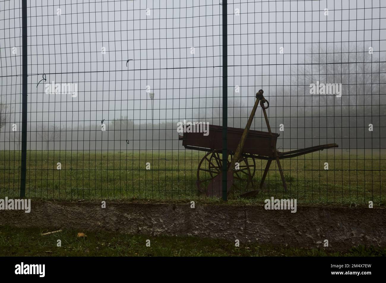 Wheelbarrow landscapes hi-res stock photography and images - Alamy