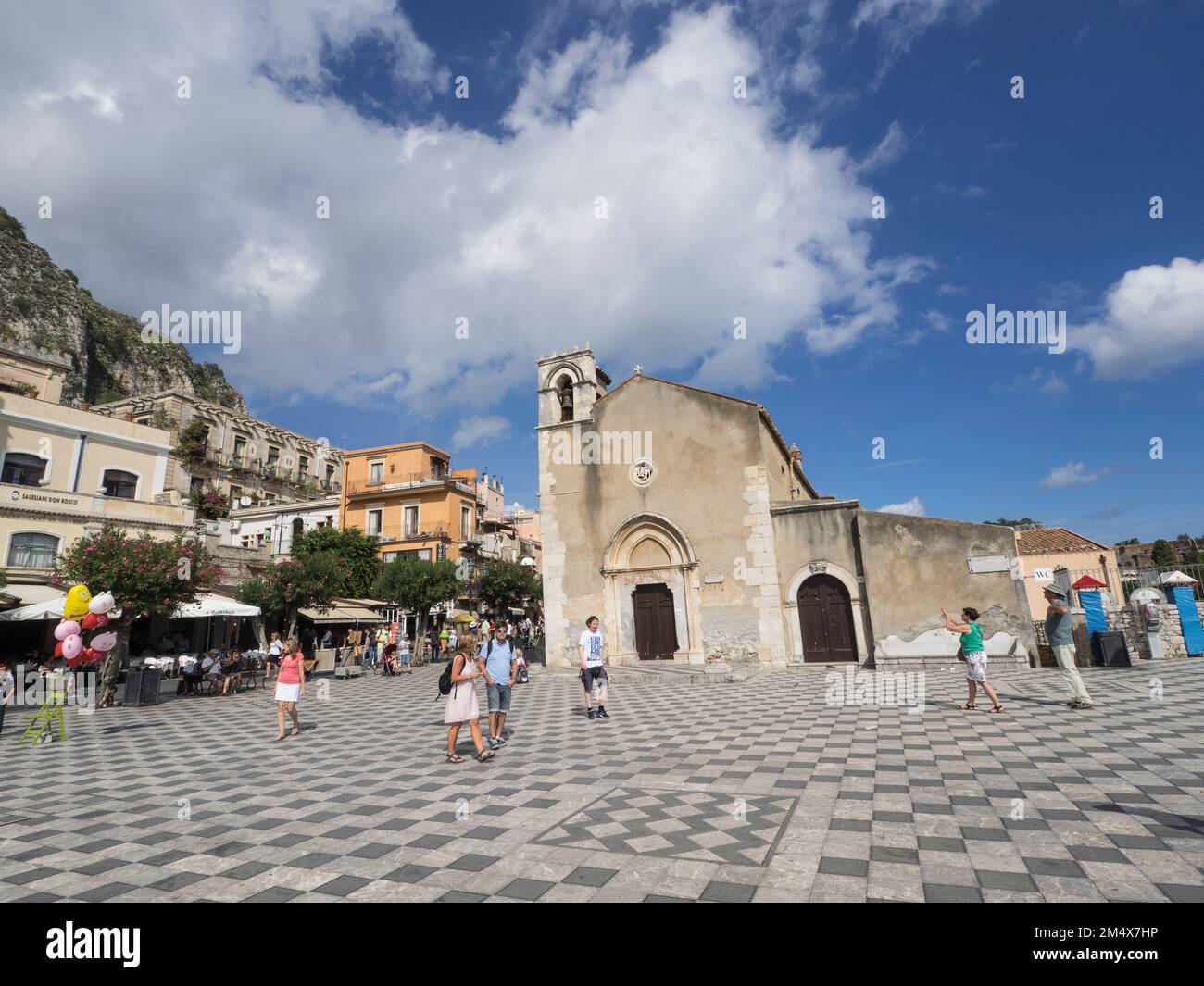 Taormina main square piazza hi-res stock photography and images - Alamy