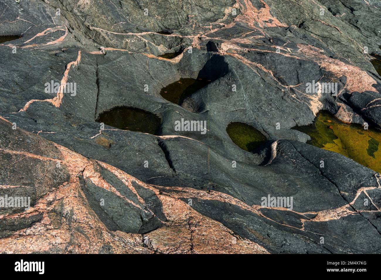 Lake Superior shoreline rocks with Igneous dyke intrusions, Lake ...