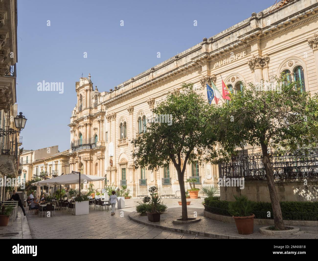 Town Hall and cafes, Via Penna, Scicli, Sicily, Italy Stock Photo - Alamy