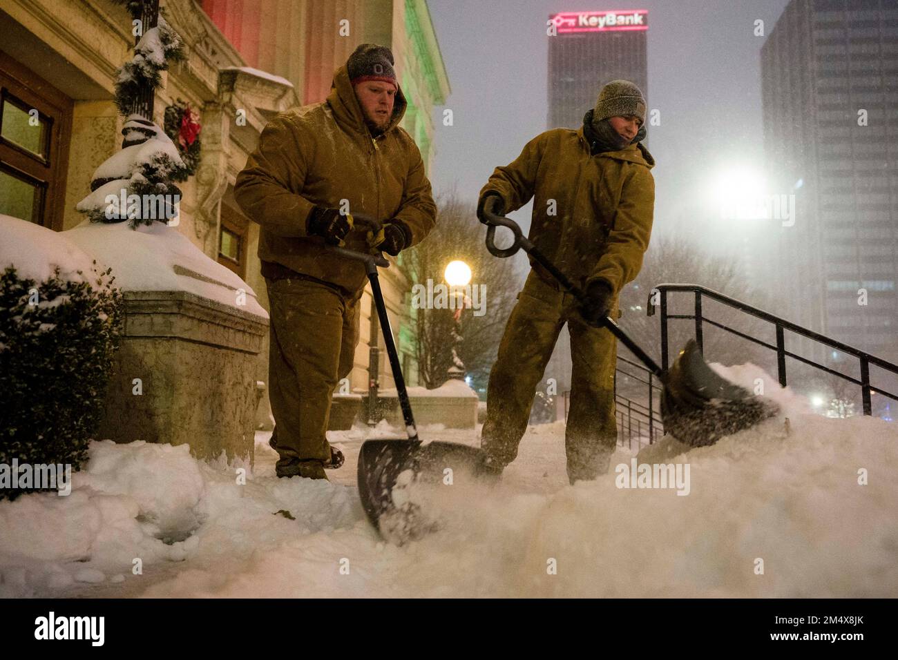 Columbus, Ohio, USA. 23rd Dec, 2022. LUKE HANNAN and BRYAN DERR shovel ...