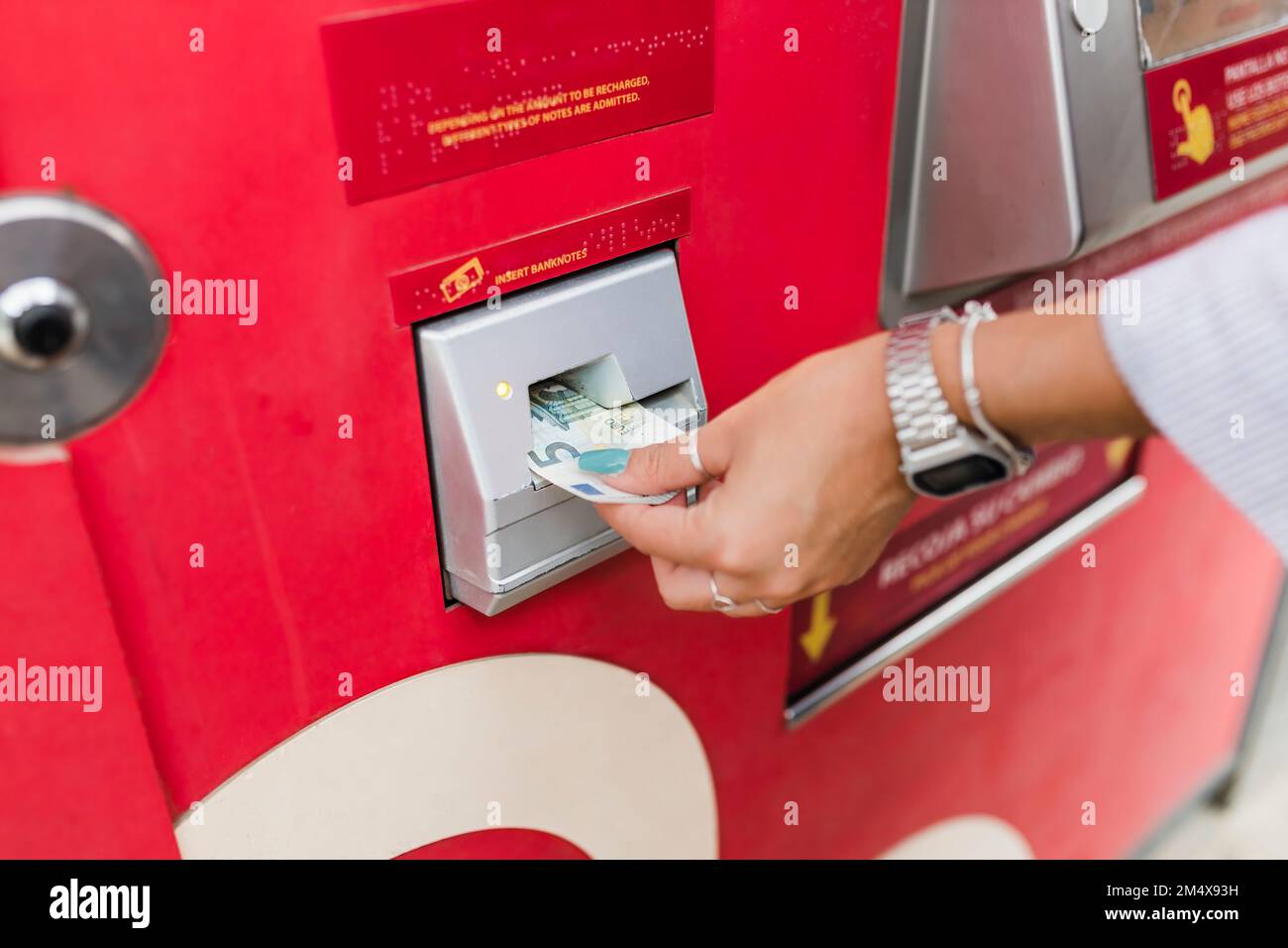 Removing machine hi-res stock photography and images - Alamy