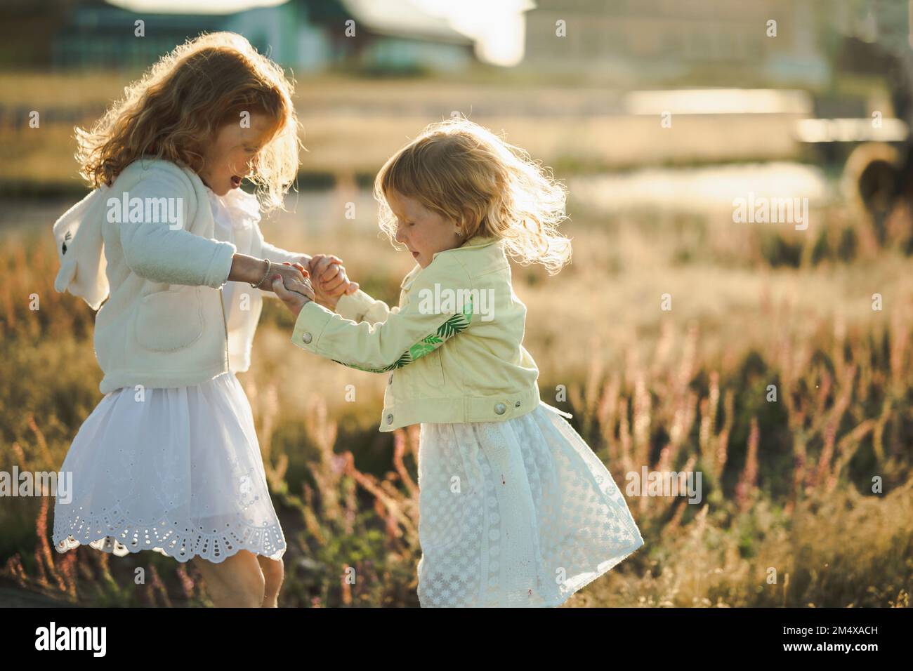 Three girls holding hands hi-res stock photography and images - Alamy