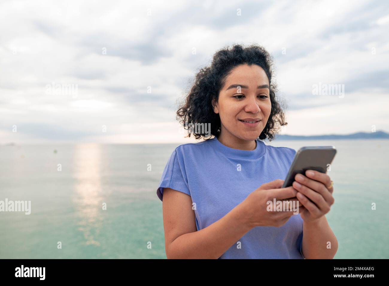 Mobile phone sea hi-res stock photography and images - Alamy