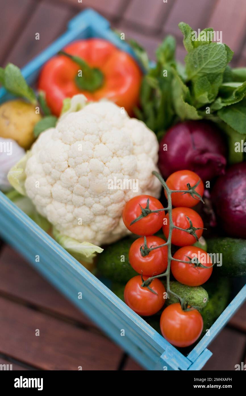 Fresh cherry tomatoes with organic vegetables in crate Stock Photo - Alamy