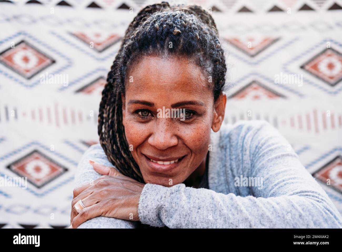 Mature backdrop hi-res stock photography and images - Alamy