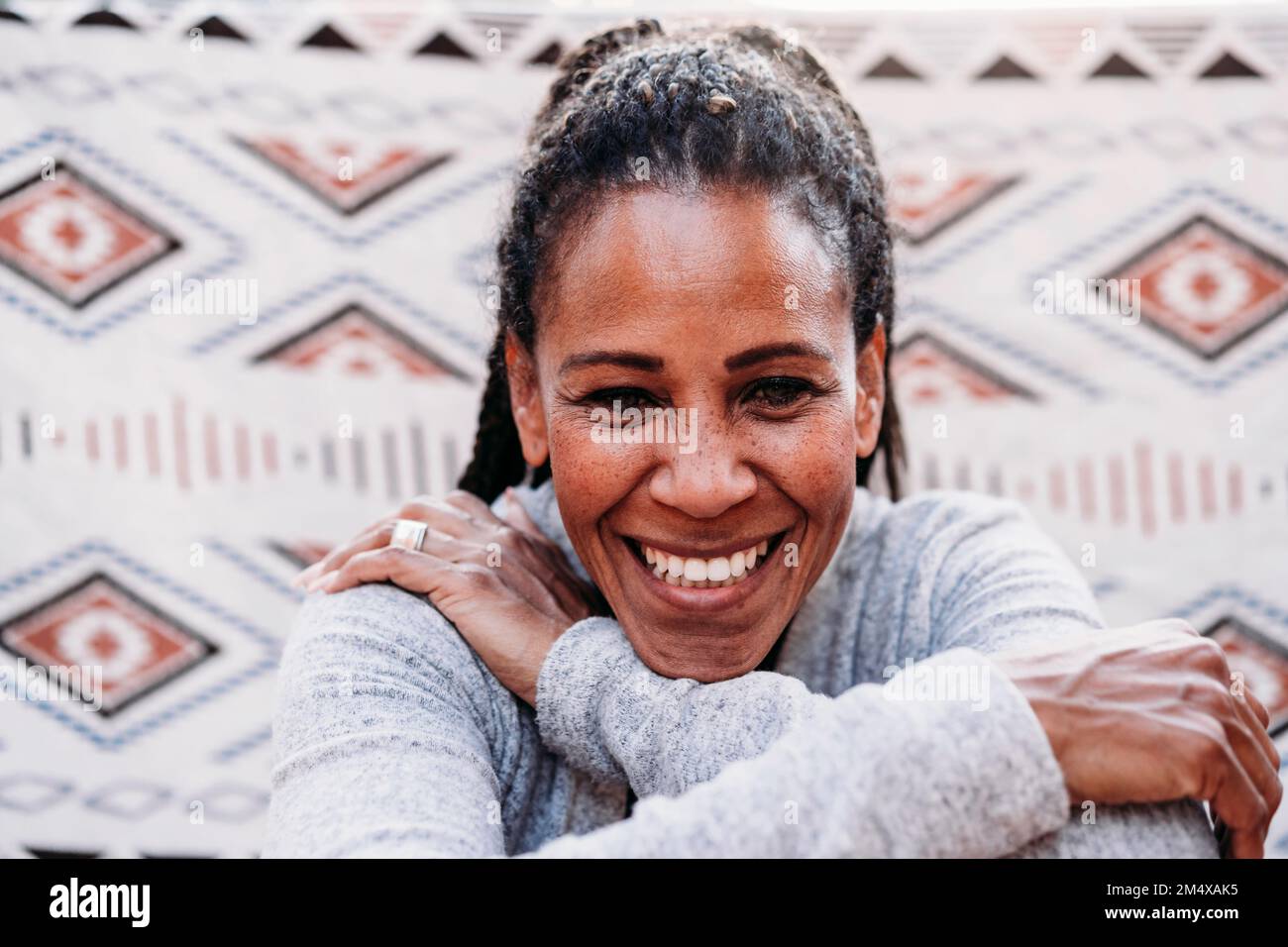 Happy backdrop hi-res stock photography and images - Alamy