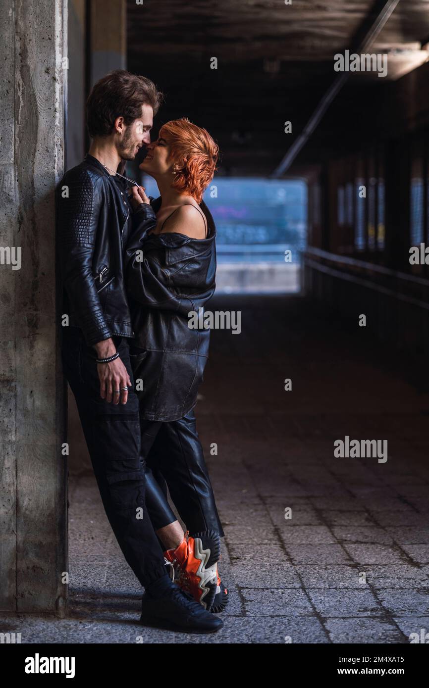 Romantic boyfriend and girlfriend hi-res stock photography and images ...