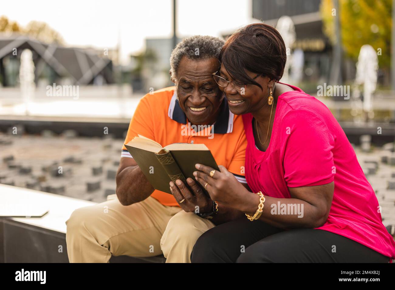 Sharing book hi-res stock photography and images - Alamy