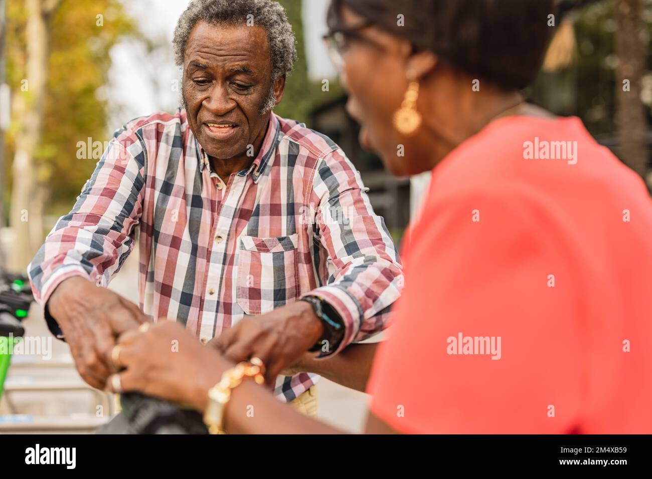 African american senior man talking hi-res stock photography and images ...