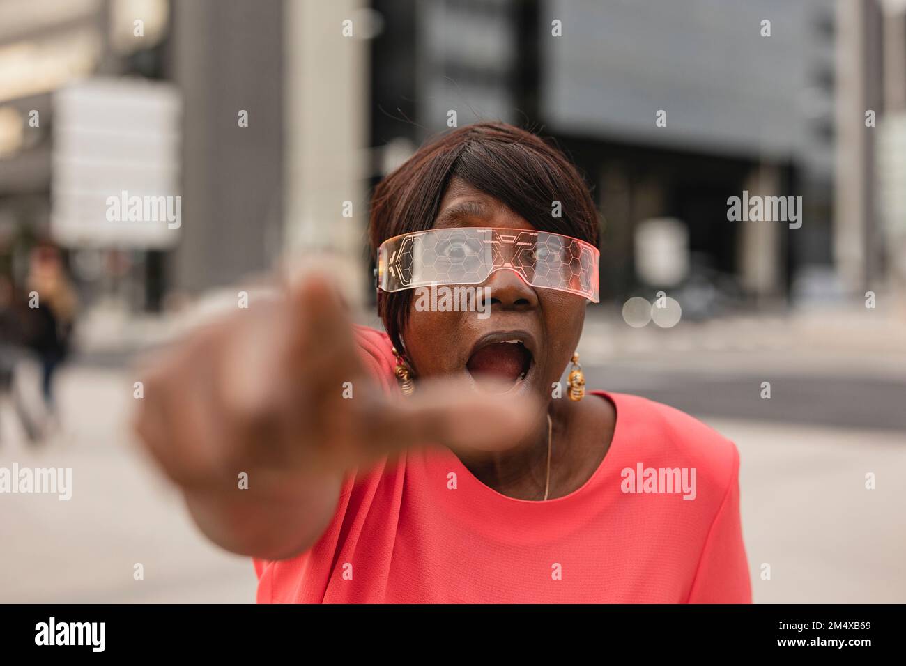 Shocked woman shouting wearing smart glasses Stock Photo - Alamy
