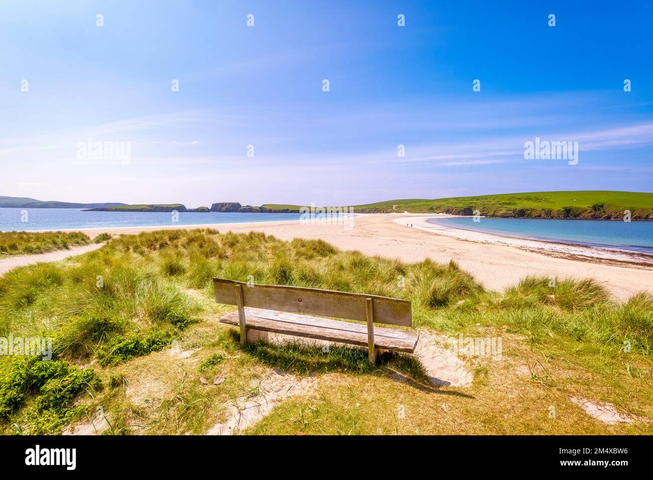 UK, Scotland, Empty bench overlooking Saint Ninians Beach in summer ...