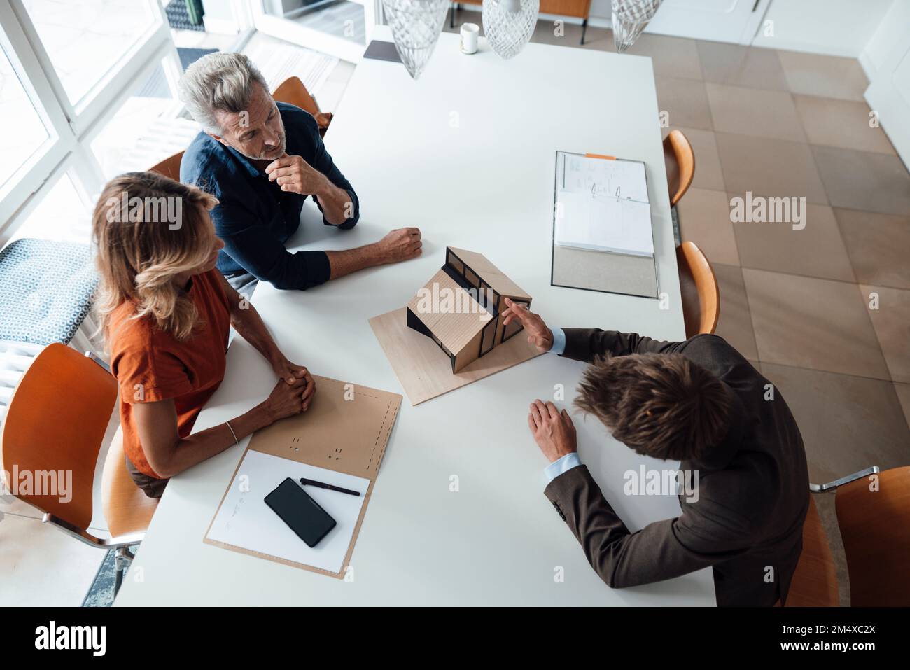 Mature woman group discussion hi-res stock photography and images - Alamy