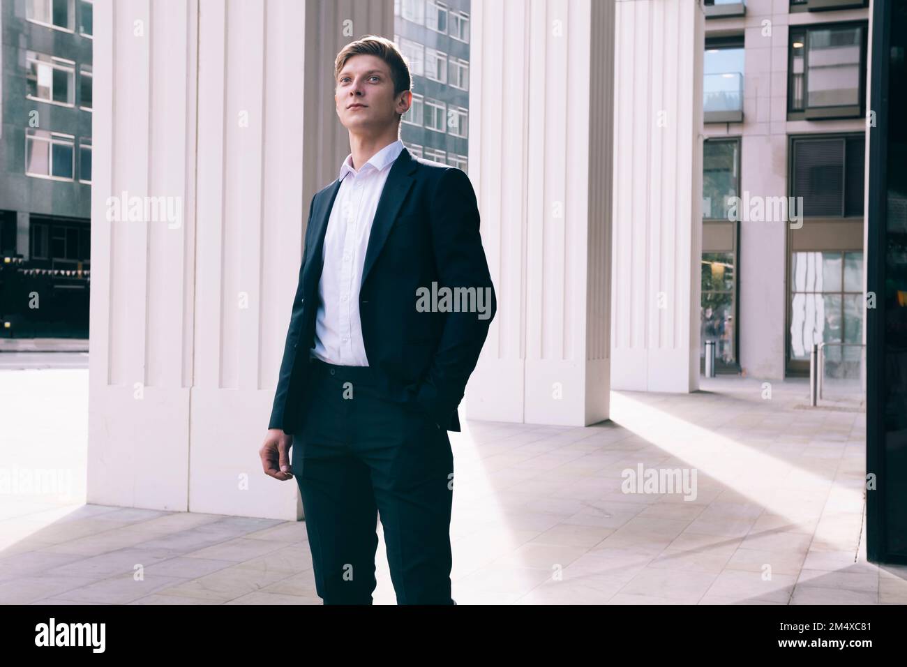 Standing columns hi-res stock photography and images - Alamy