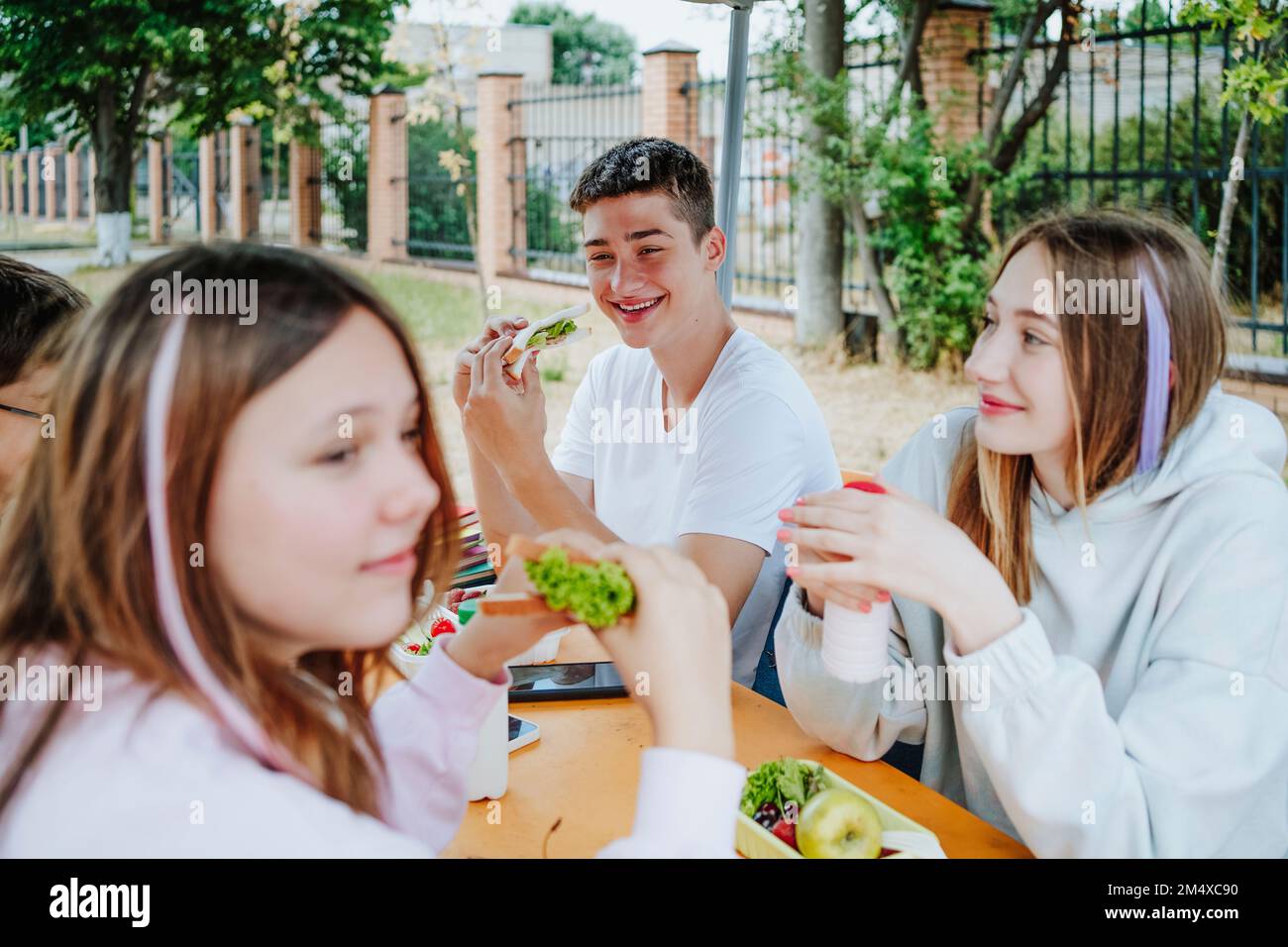 School lunch table hi-res stock photography and images - Alamy