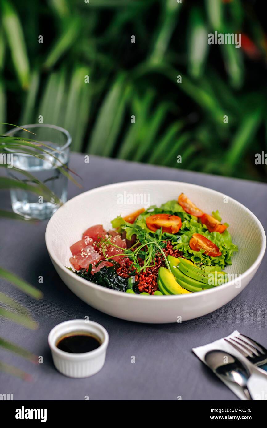 Bowl of tuna poke with vegetables Stock Photo - Alamy