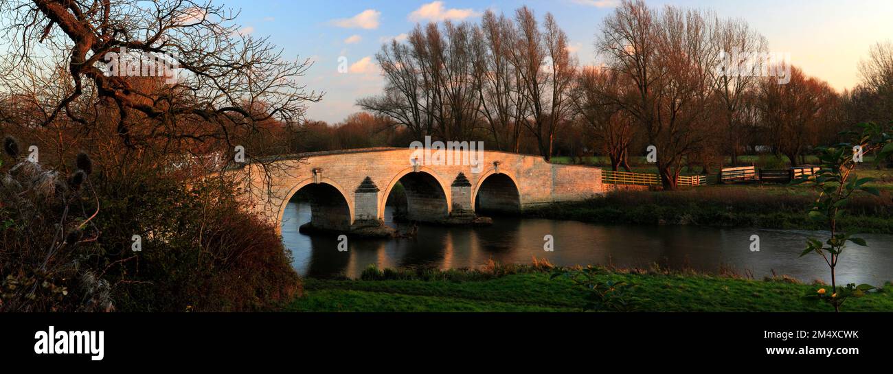 Winter sunset, Stone bridge over the river Nene, Ferry Meadows Park ...