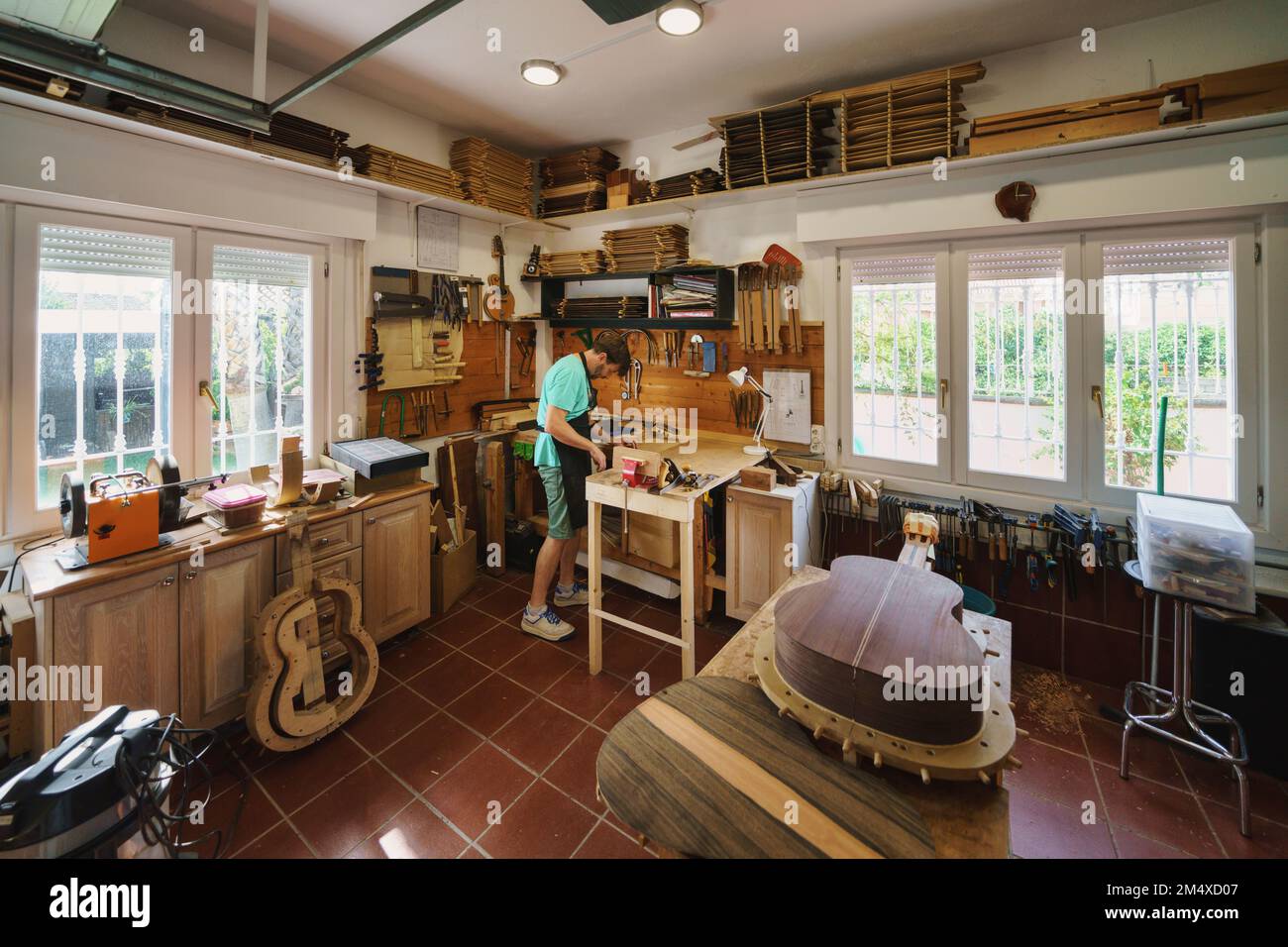 Luthier working in guitar hi-res stock photography and images - Alamy