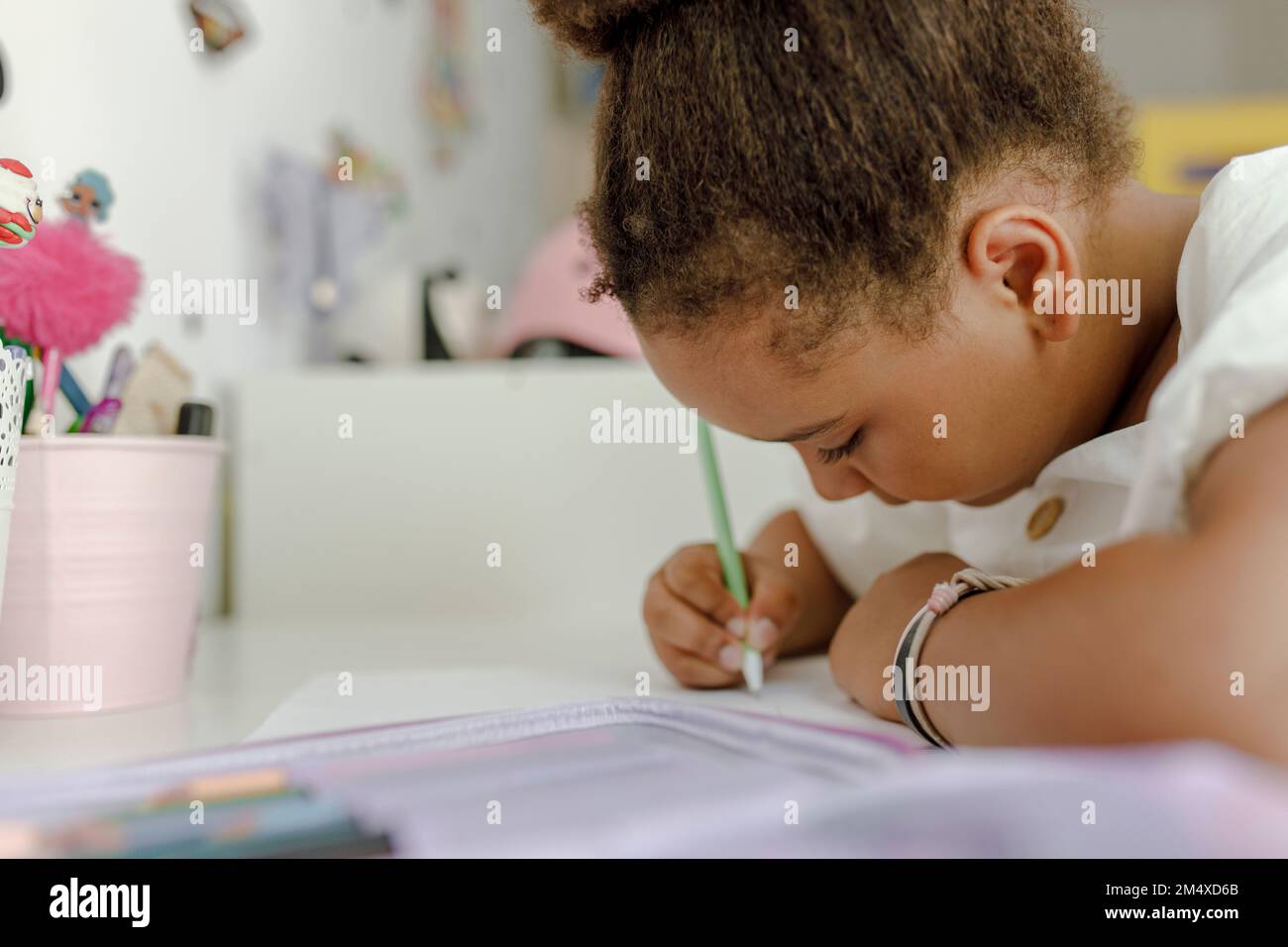 Paper desk hi-res stock photography and images - Alamy