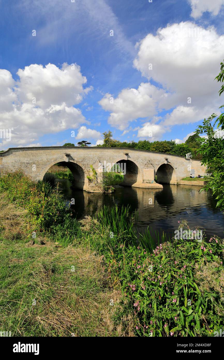 Milton Ferry Stone Bridge, river Nene, Ferry Meadows country park ...