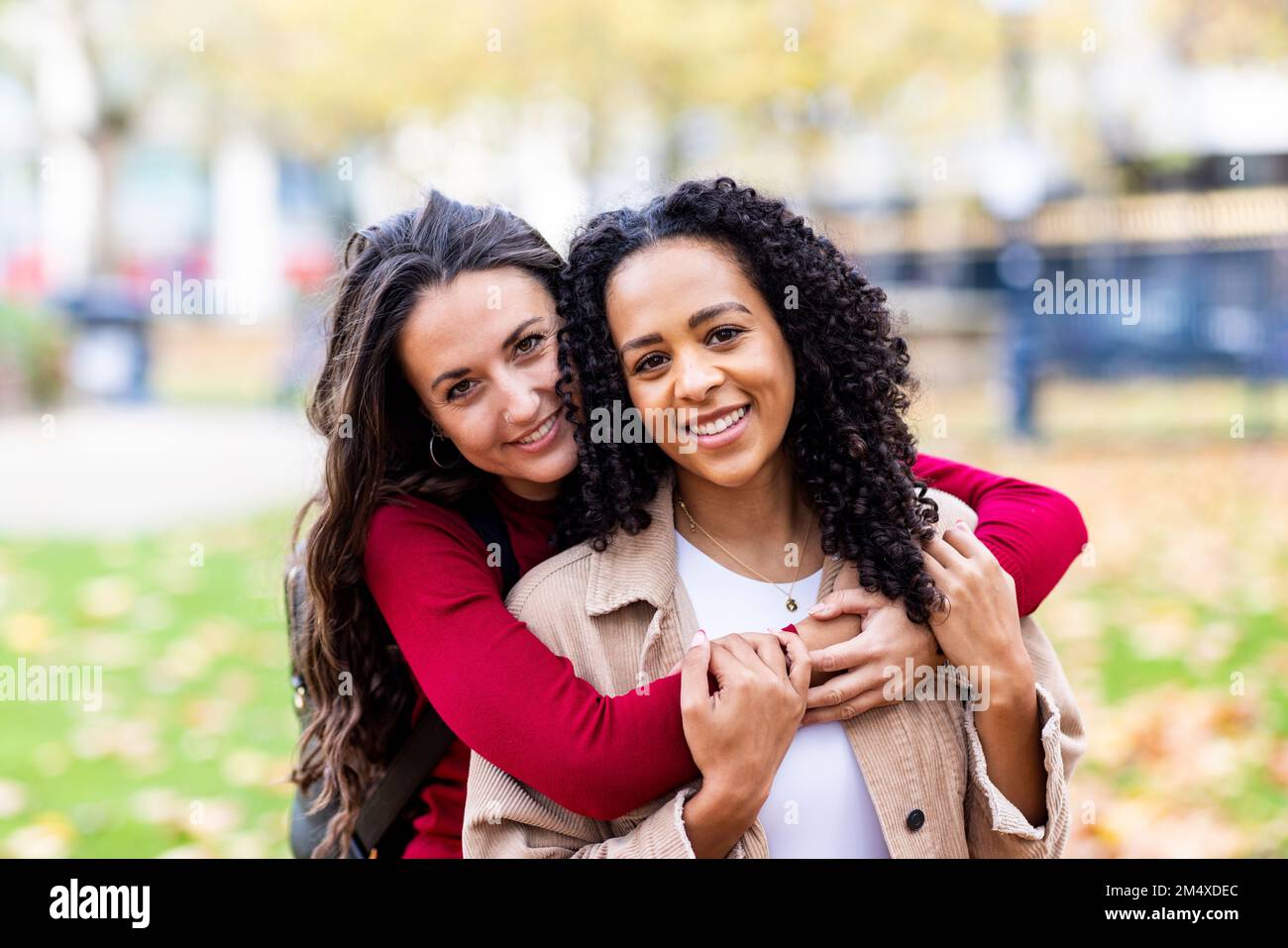 Group of women friends, from behind hi-res stock photography and images ...