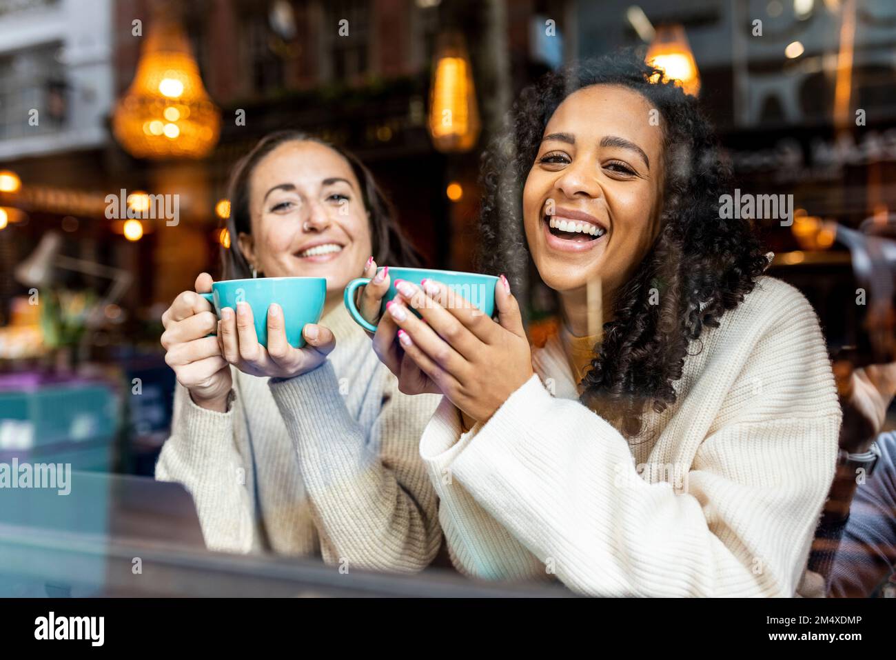 Smiling friends having coffee cafe hi-res stock photography and images ...