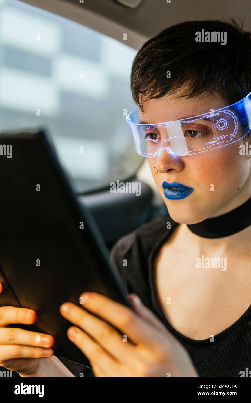 Smart woman at computer hi-res stock photography and images - Alamy