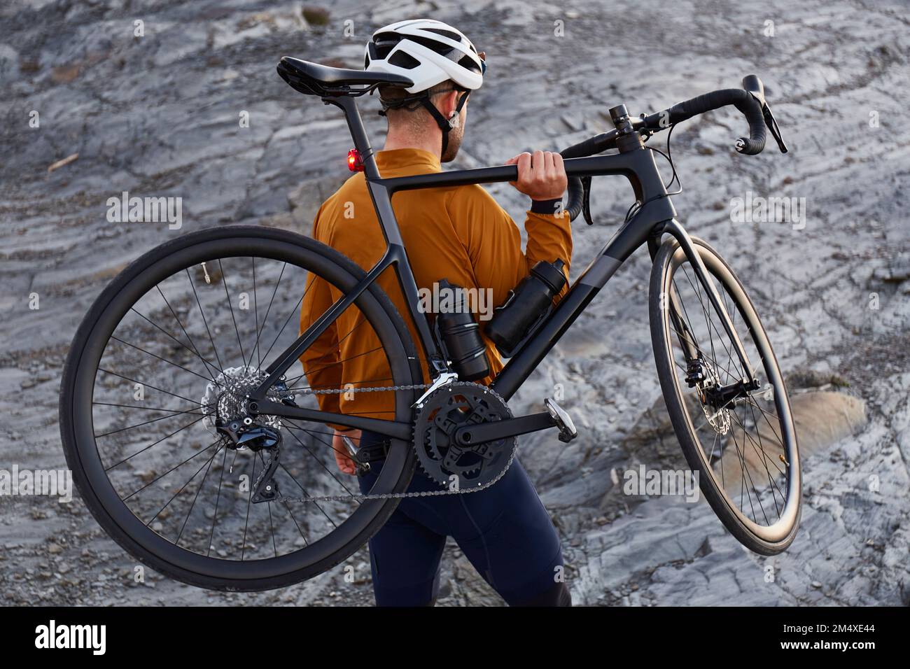 Man carrying rock hi-res stock photography and images - Alamy