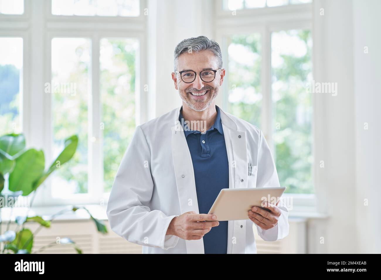 Medical technology happy people hi-res stock photography and images - Alamy
