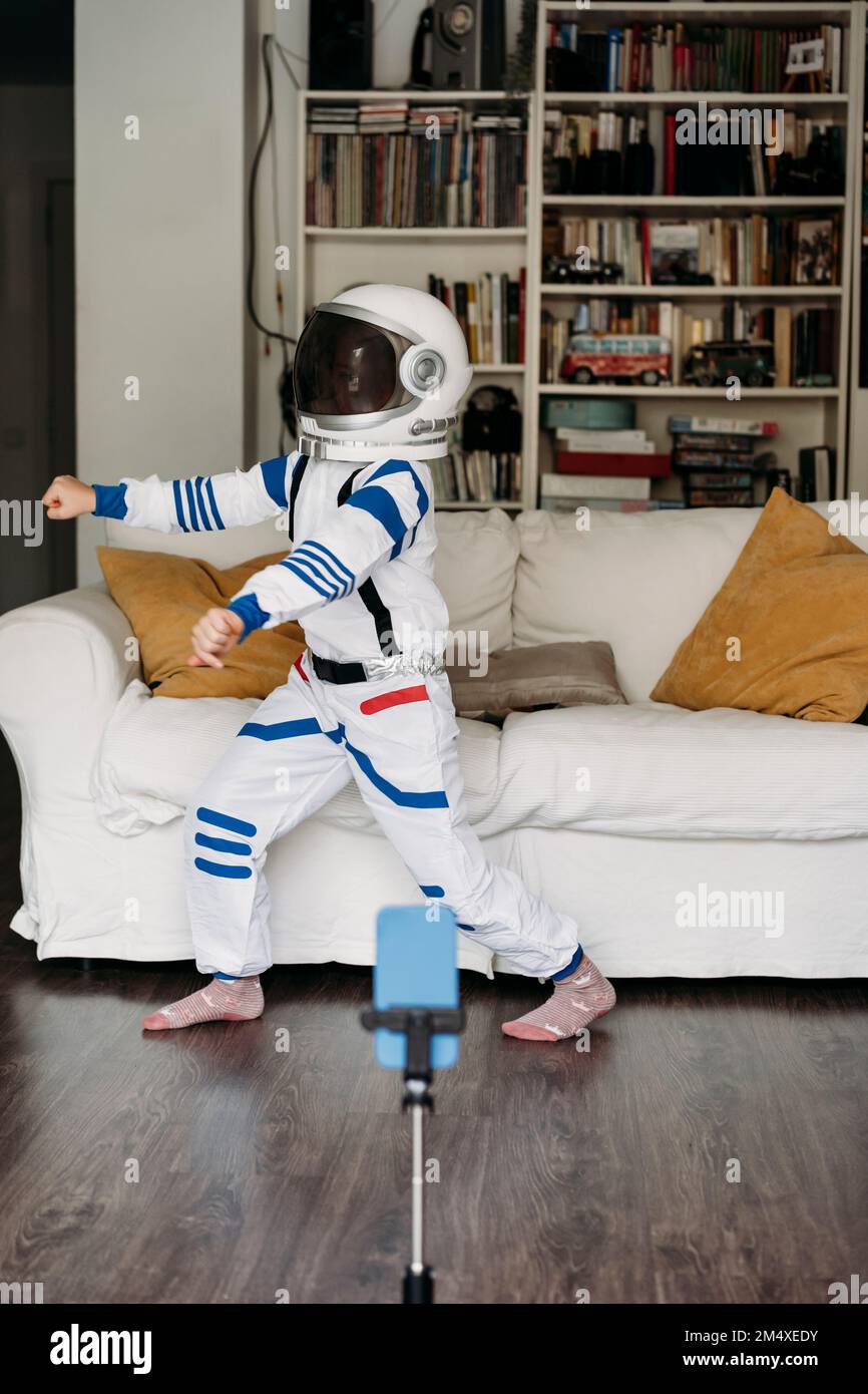 Vertical video astronaut wearing spacesuit hi-res stock photography and ...
