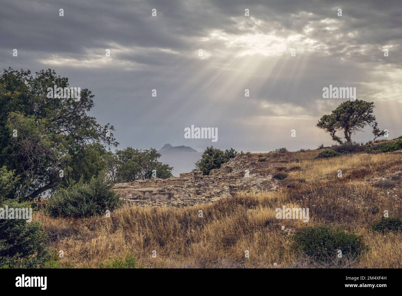 Sky piercing structure hi-res stock photography and images - Alamy
