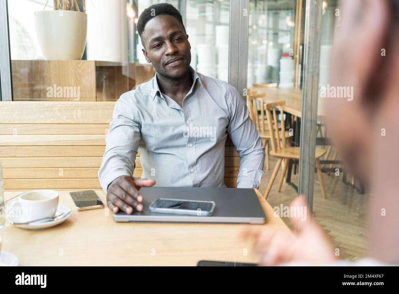 Customer meeting hi-res stock photography and images - Alamy