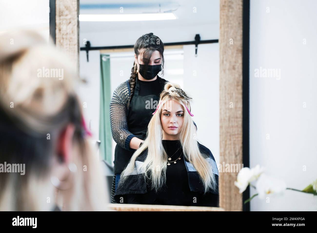 Customer service in beauty salon hi-res stock photography and images ...
